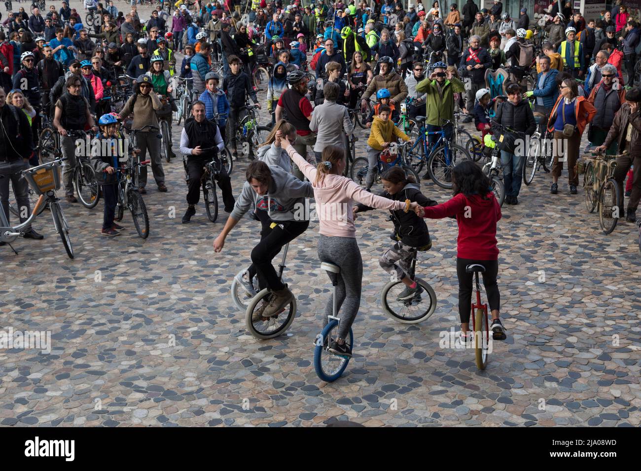 All on a bike with the Vélocité Montpellier association. The bicycle, a ...
