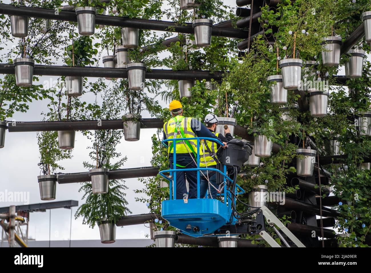 London UK, 26 May 2022. Workers inspect the Thomas Heatherwick 21-metre ...