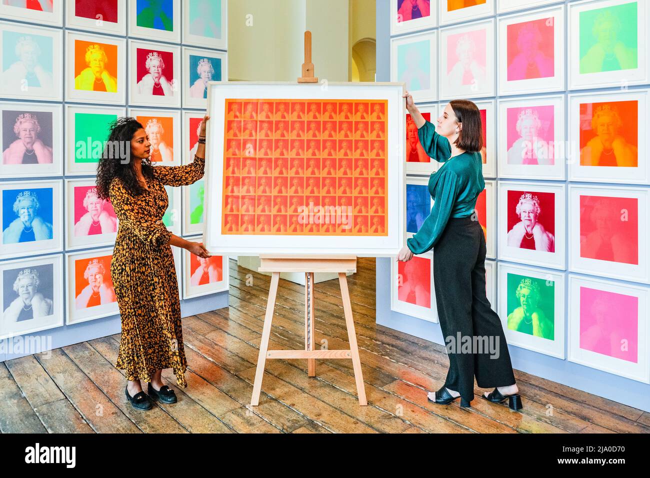 London, UK. 26th May, 2022. Staff pose with 'Equanimity 2022' (and the ...