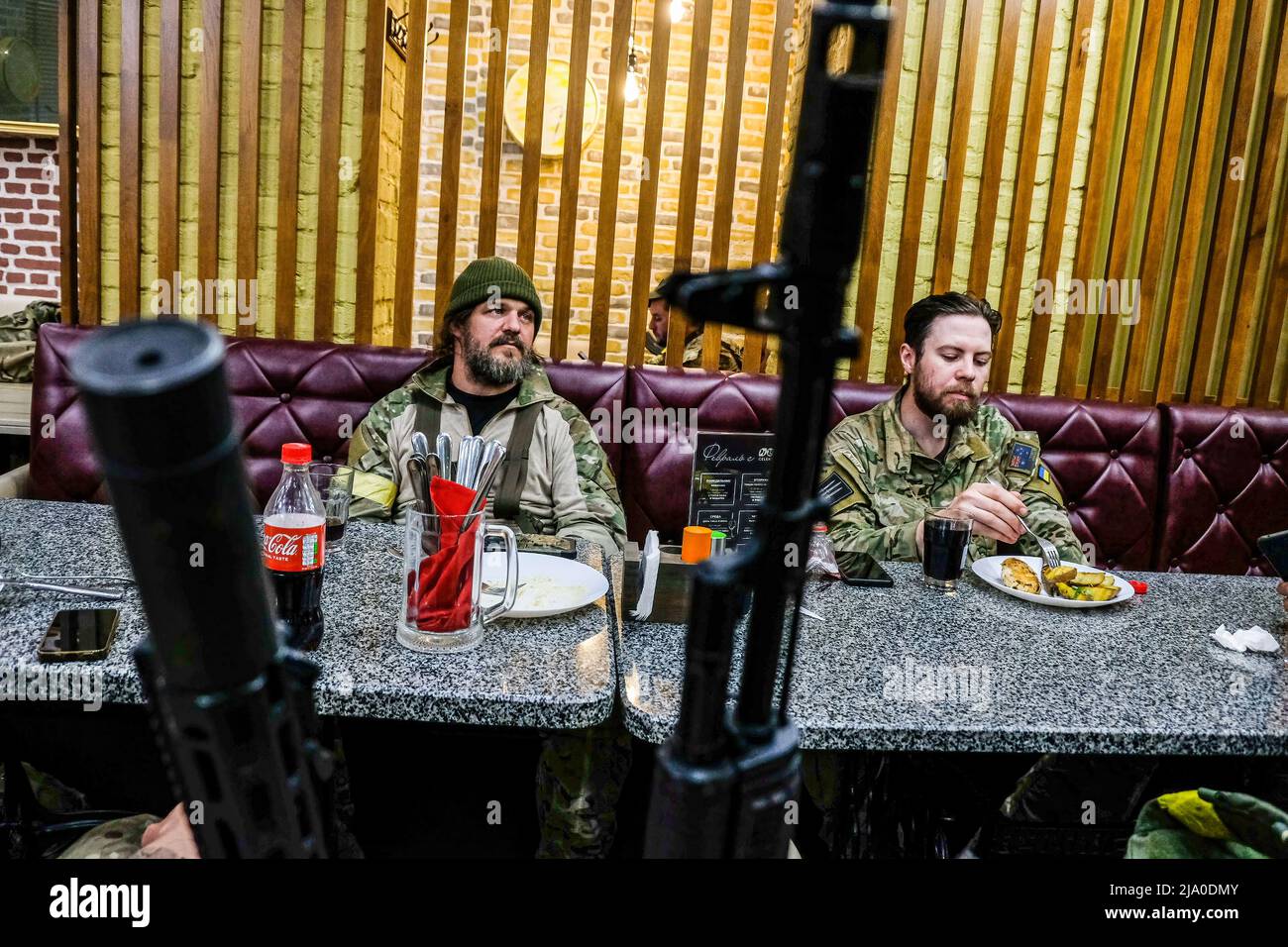 Special forces of the Ukrainian army have lunch in a restaurant in ...