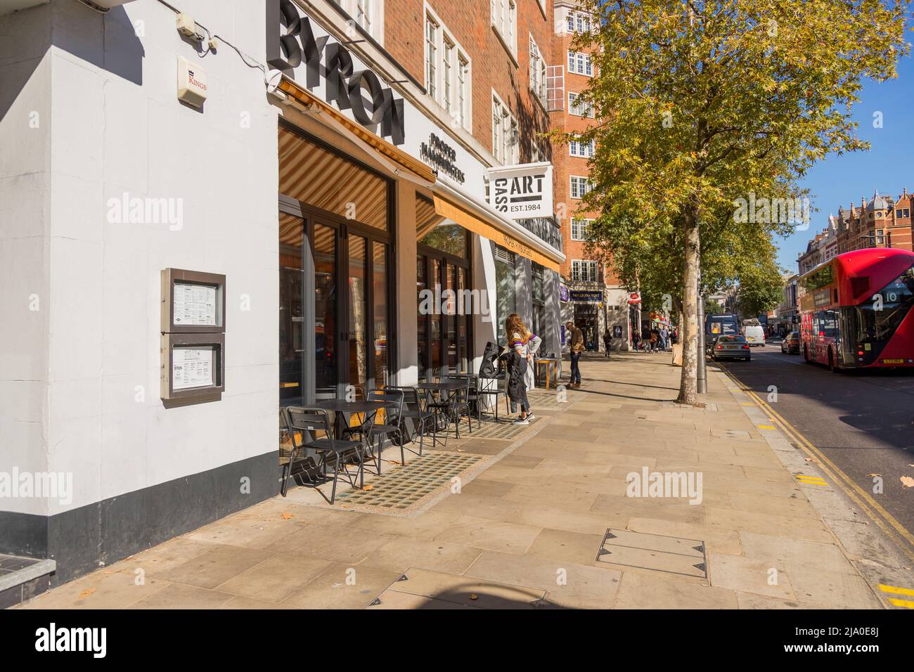 Kensignton high street hi-res stock photography and images - Alamy