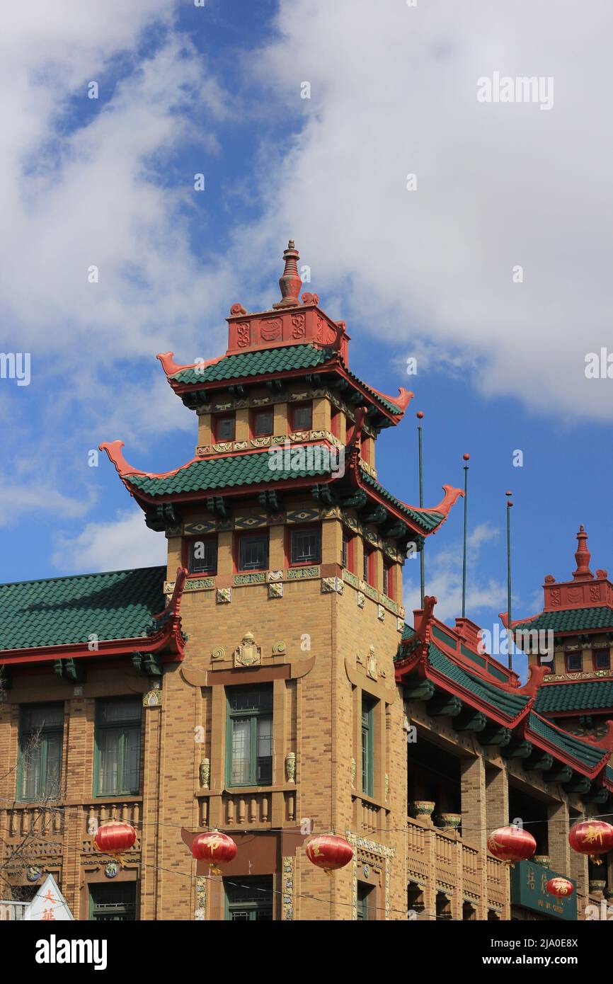 Fancy Chinese pagoda rooftop with lots of ornamentation Stock Photo - Alamy