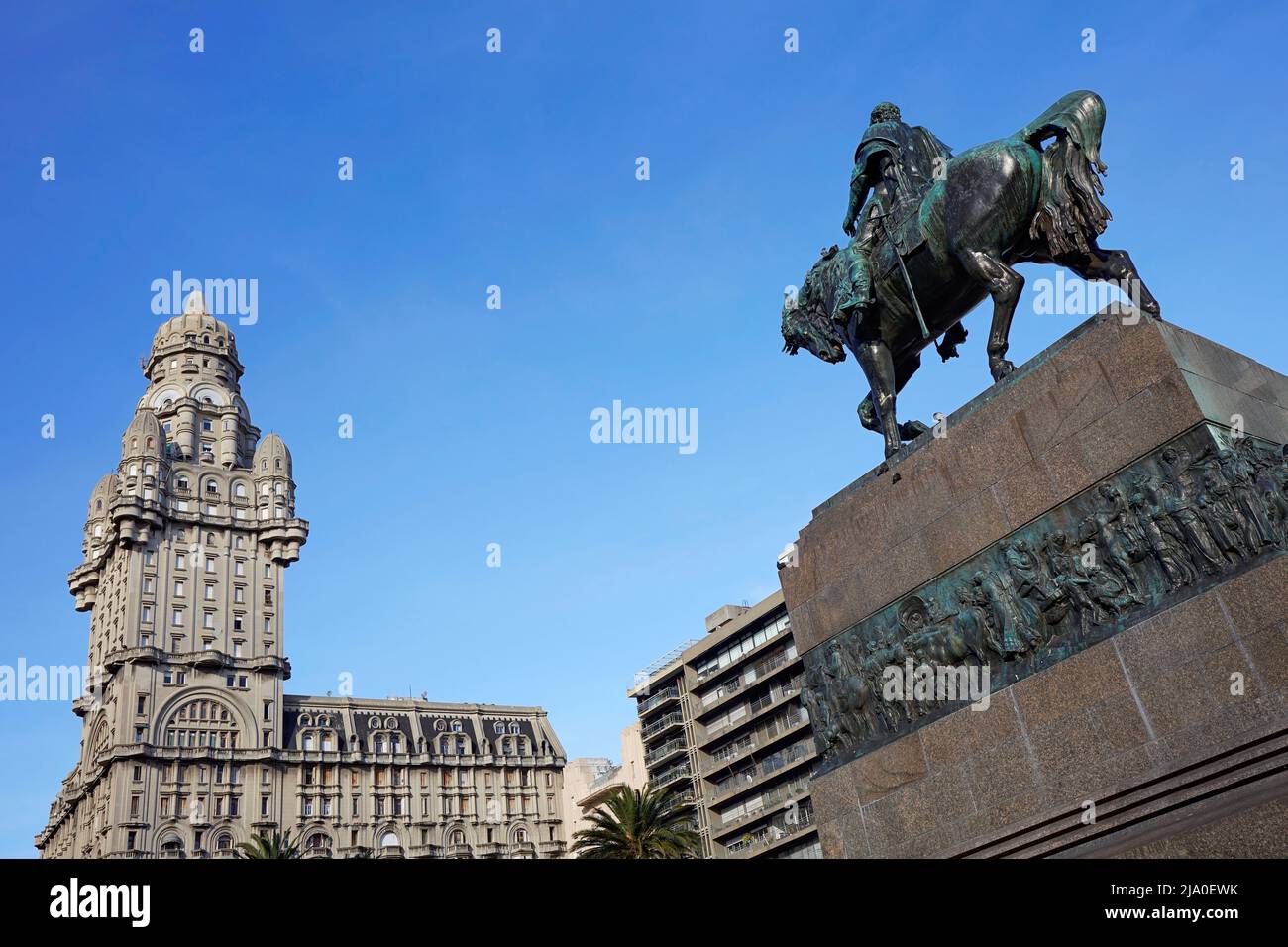 The tower of Palacio Salvo building and the Mausoleum to Uruguayan hero ...