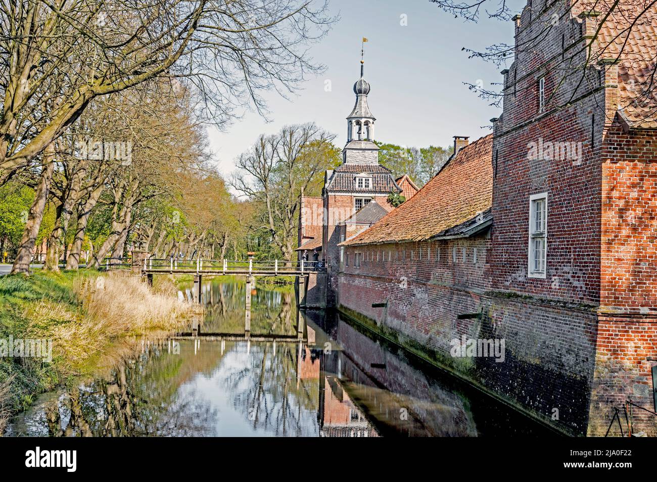 Luetetsburg bei Norden (Ostfriesland, Germany): Wasserschloss und Park ...