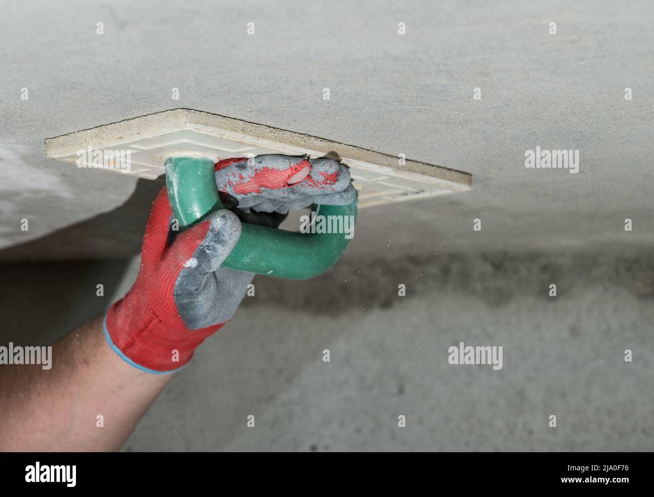 Rubbing fresh lime plaster with a moisture-absorbing sponge to level ...