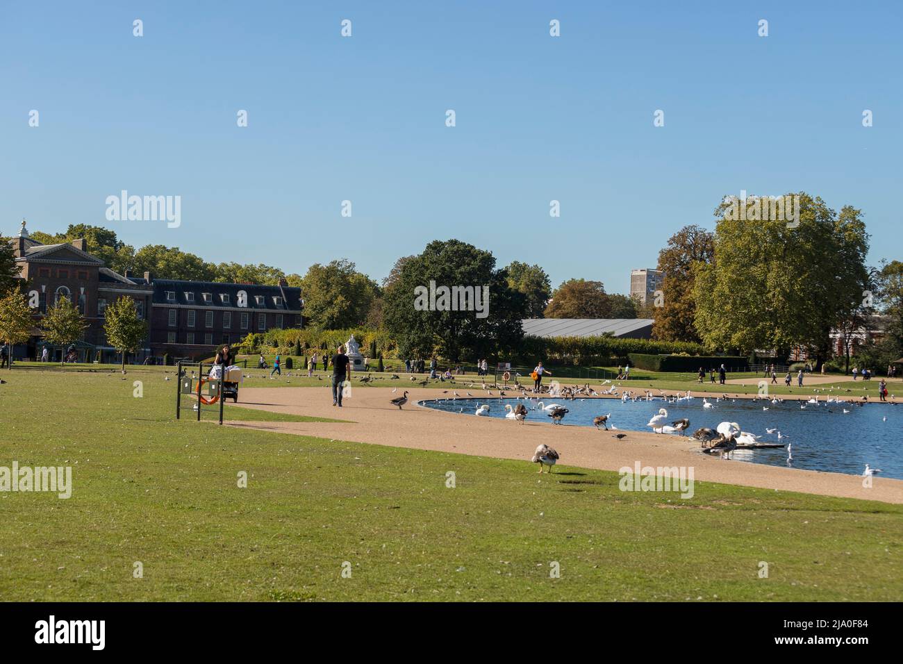 Kensignton park hi-res stock photography and images - Alamy
