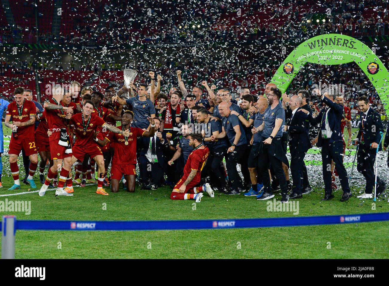 players of AS Roma celebrate the victory at the end of the match during ...