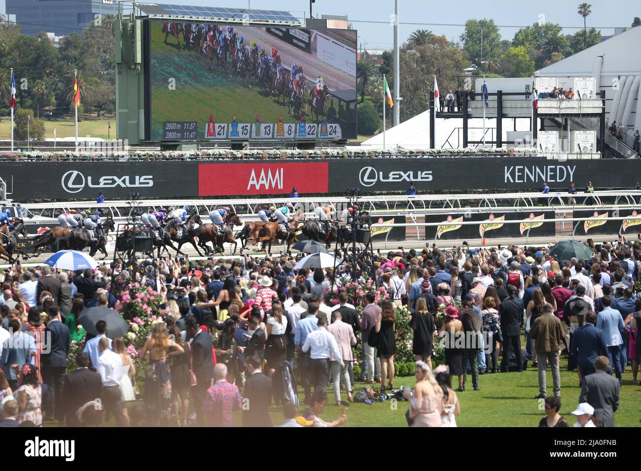Melbourne cup crowd hi-res stock photography and images - Alamy