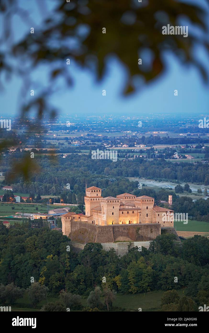 Castillo de torrechiara hi-res stock photography and images - Alamy