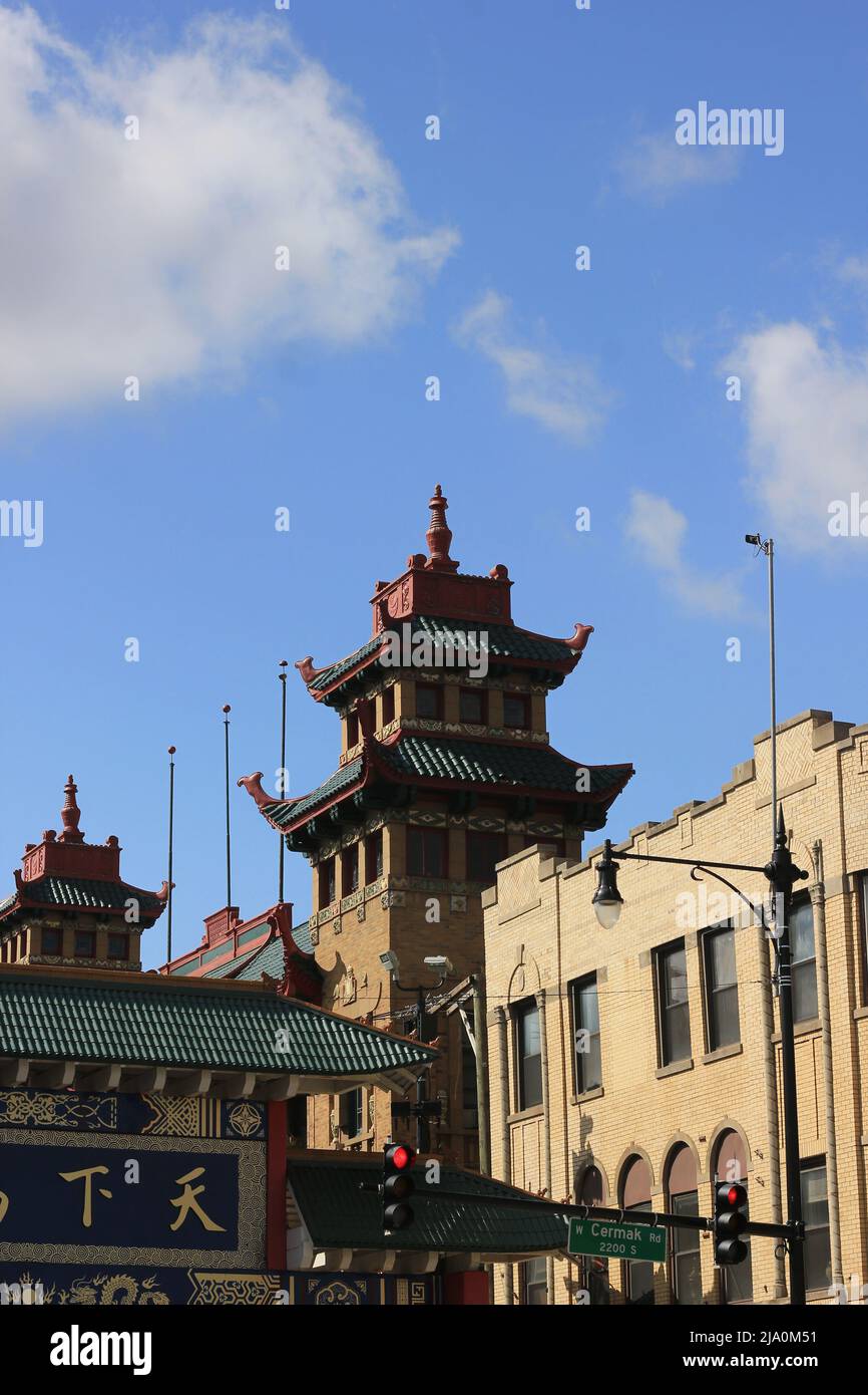 Fancy Chinese pagoda rooftop with lots of ornamentation Stock Photo - Alamy