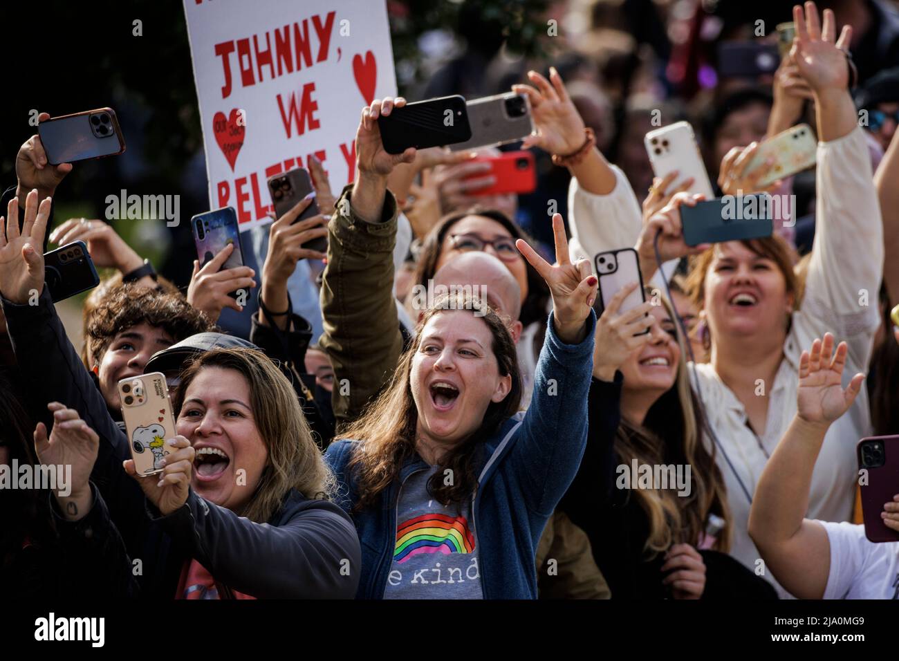 Fairfax, United States. 26th May, 2022. Fans of U.S. actor Johnny Depp ...