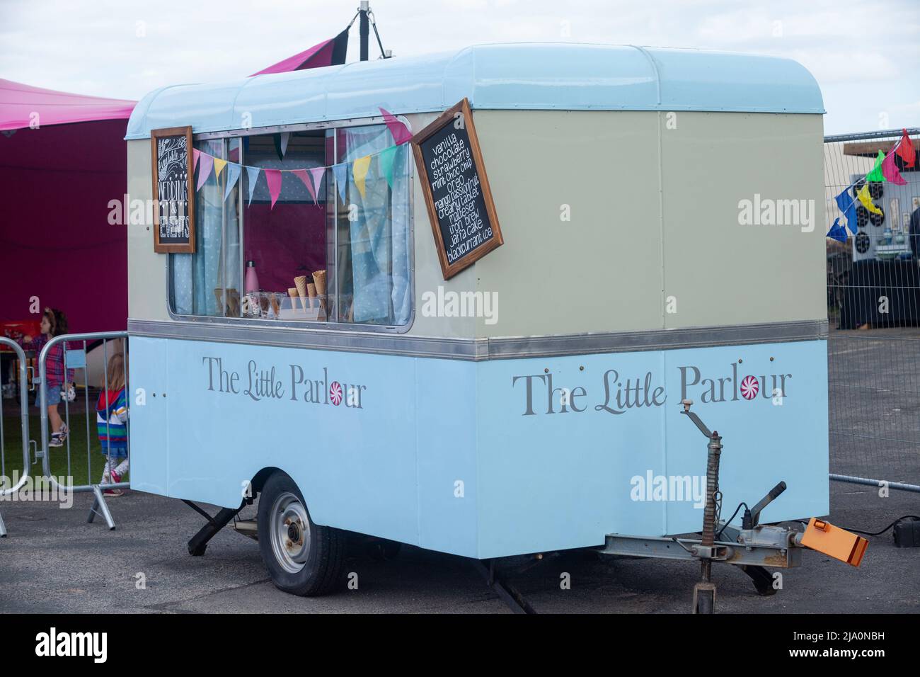 Ice cream parlour retro hi-res stock photography and images - Alamy