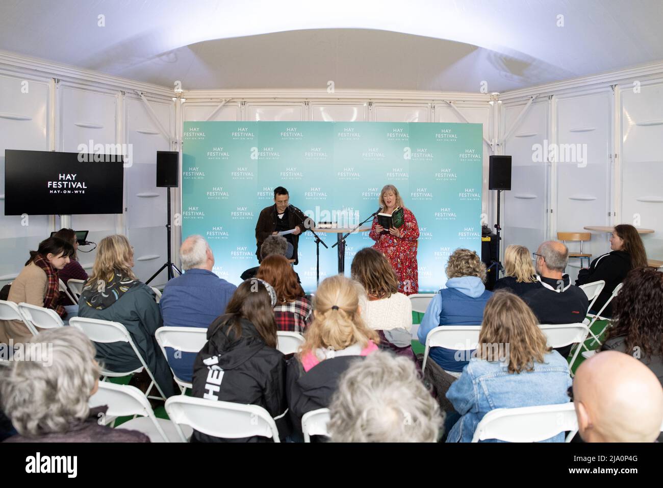 Hay-on-Wye, Wales, UK. 26th May, 2022. Jennifer Saint discusses her new ...