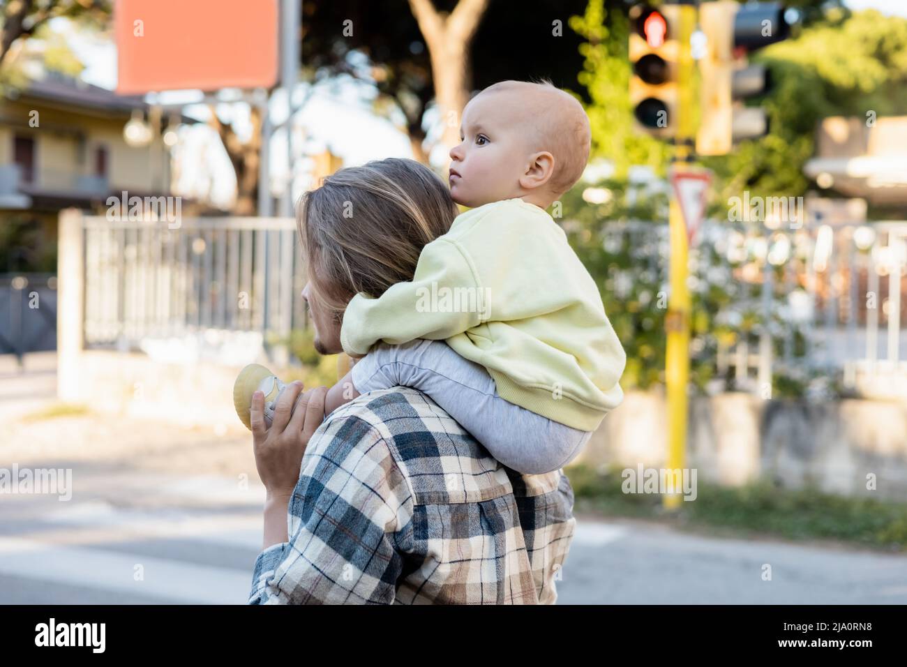 Baby shoulders trip hi-res stock photography and images - Alamy