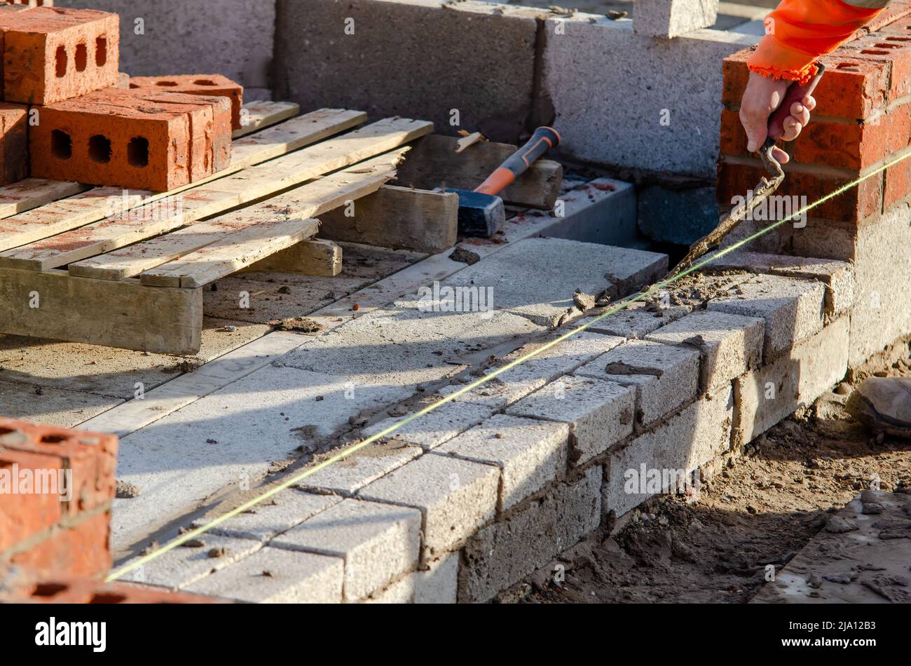 Laying bricks line hi-res stock photography and images - Alamy