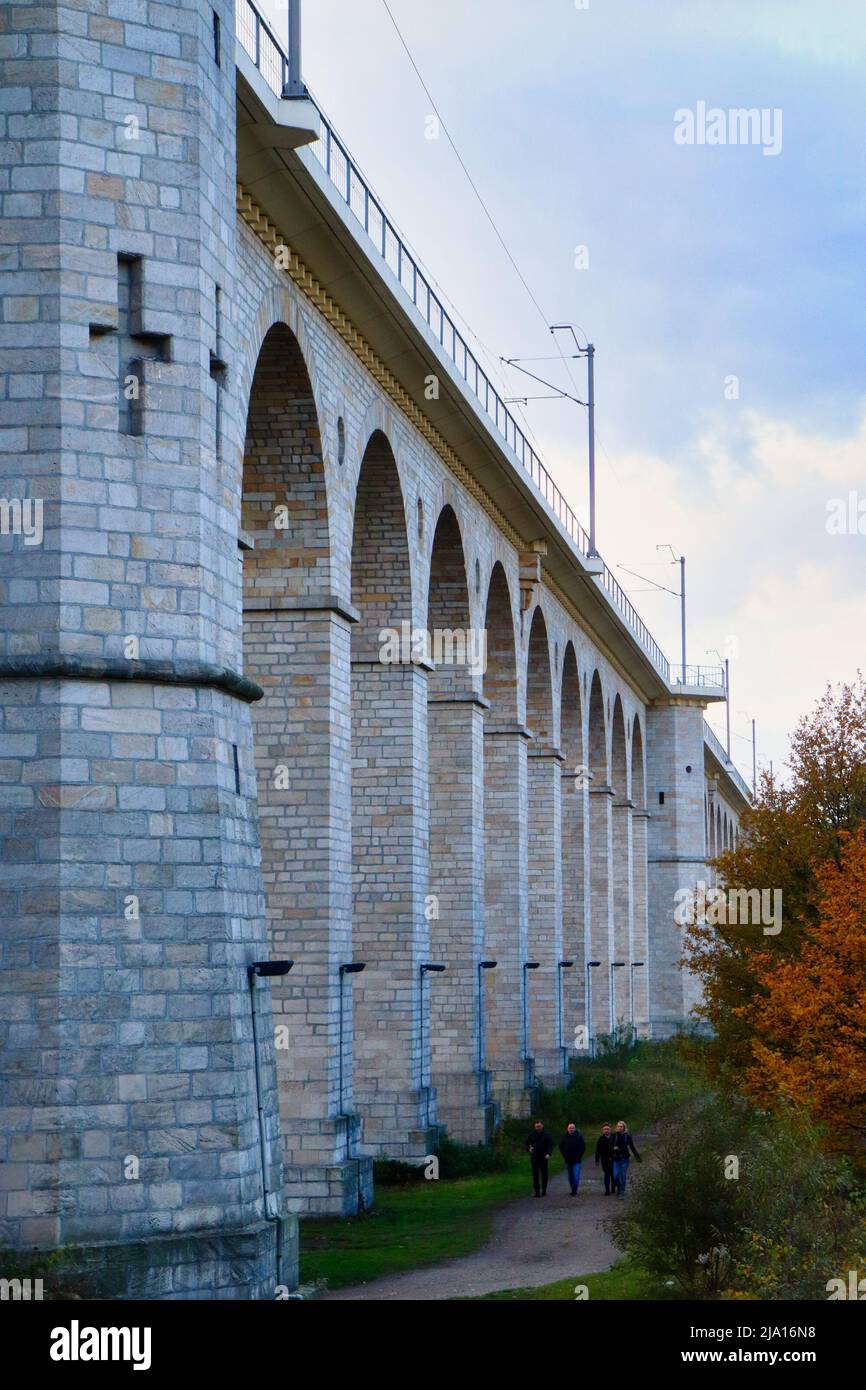 Railroad bridge on row river trail hi-res stock photography and images ...