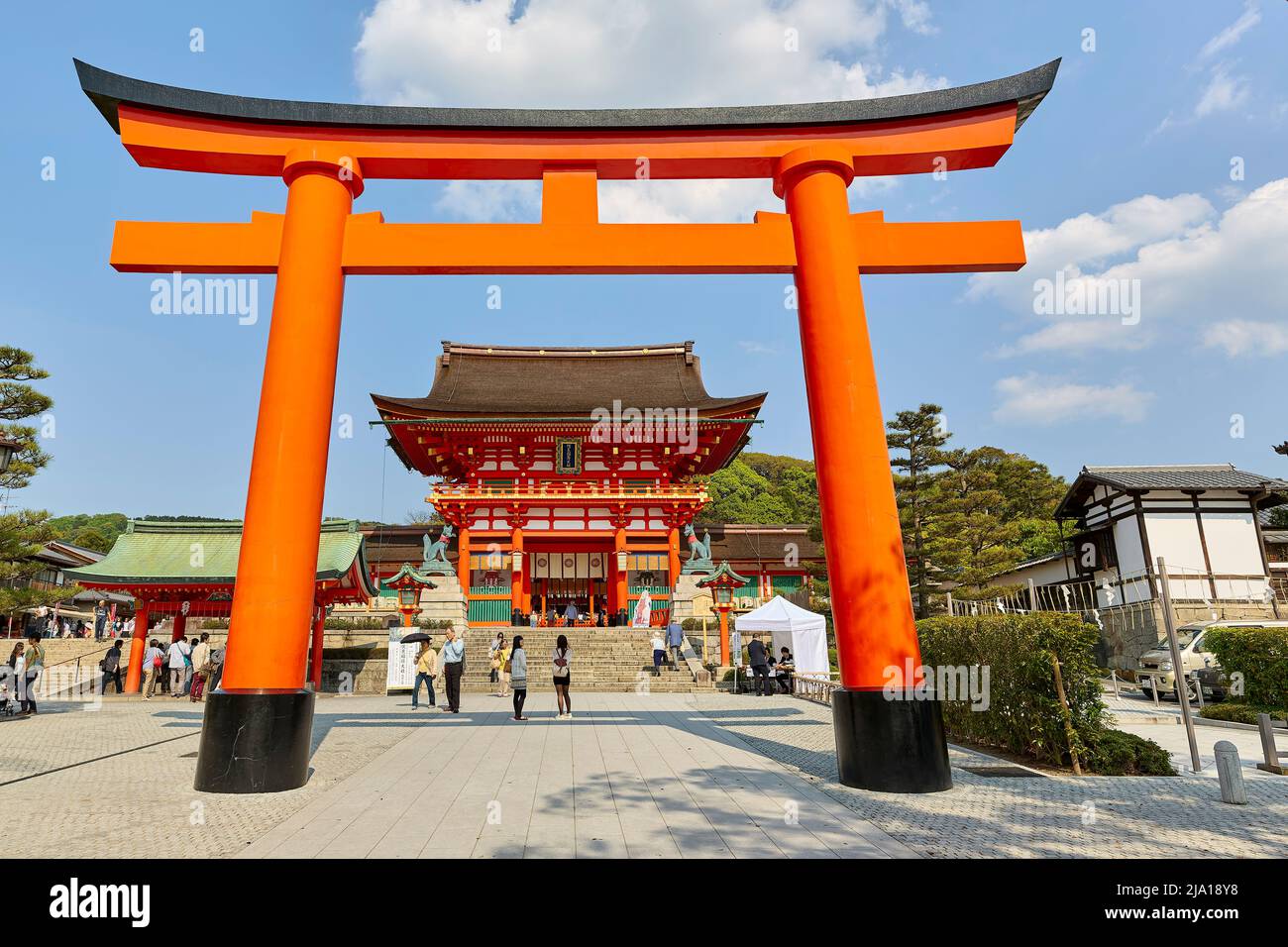 Japan shrine architecture hi-res stock photography and images - Alamy