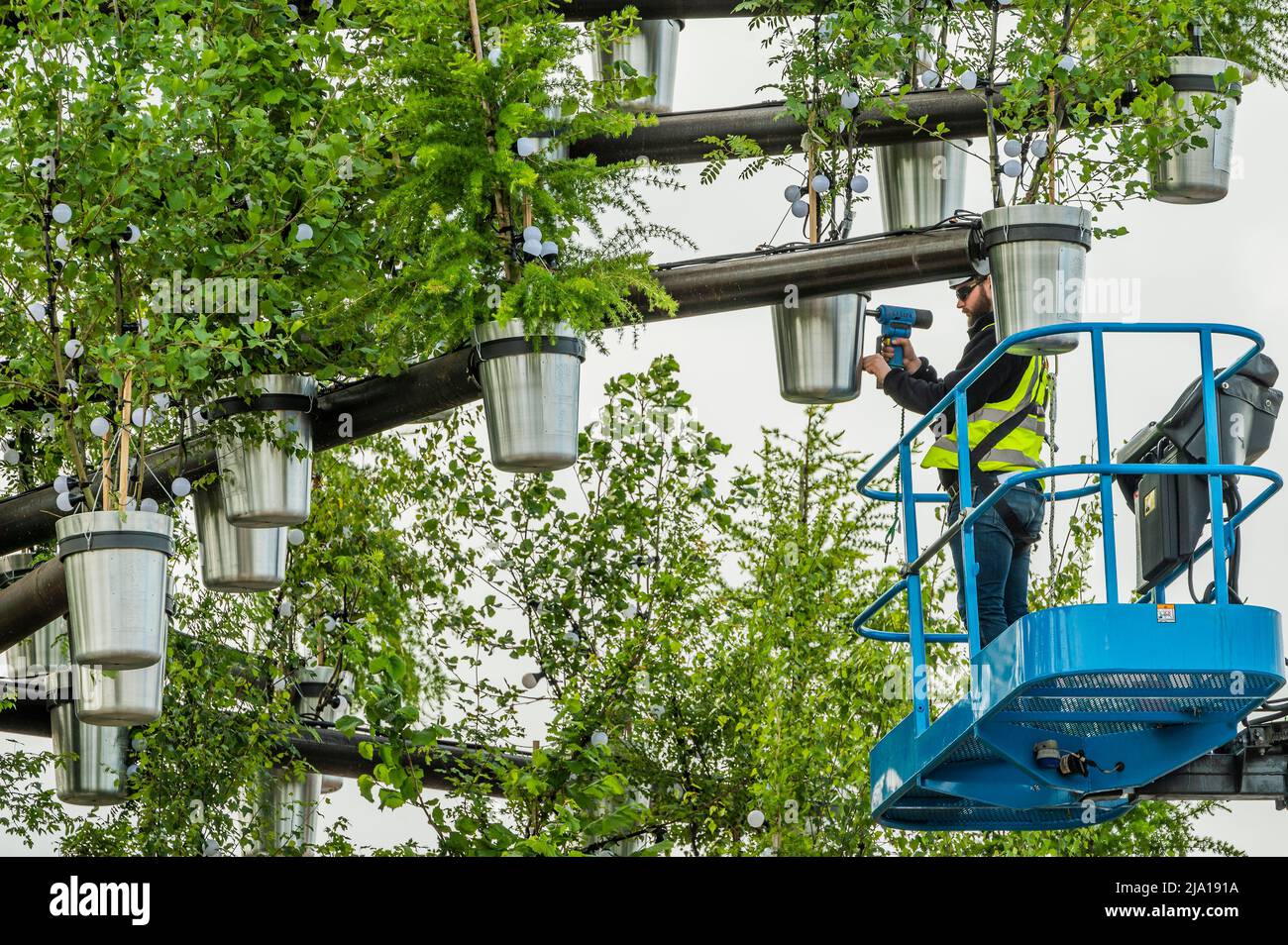Jubilee green canopy buckingham palace hi-res stock photography and images - Alamy