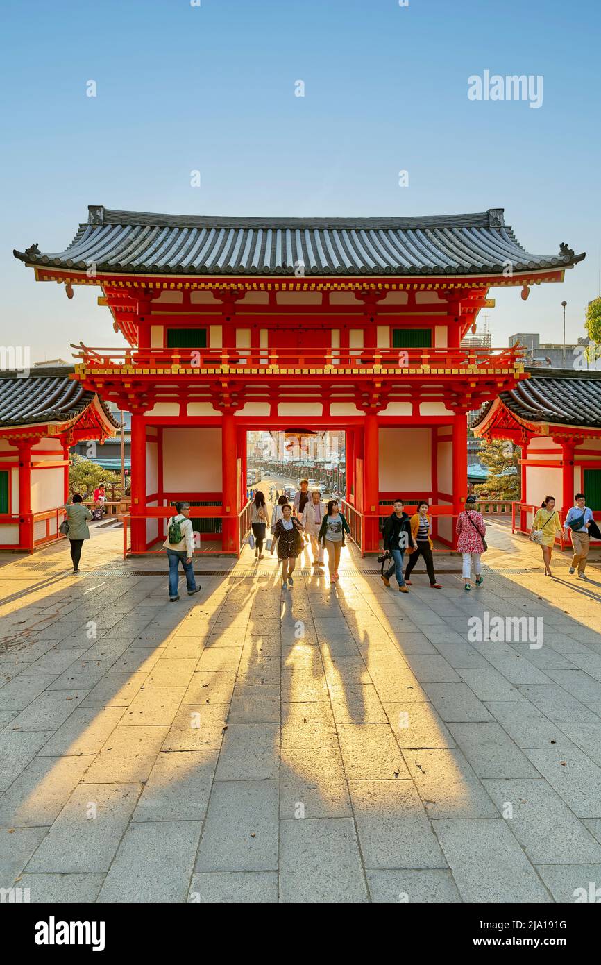 Japan temple worship hi-res stock photography and images - Alamy