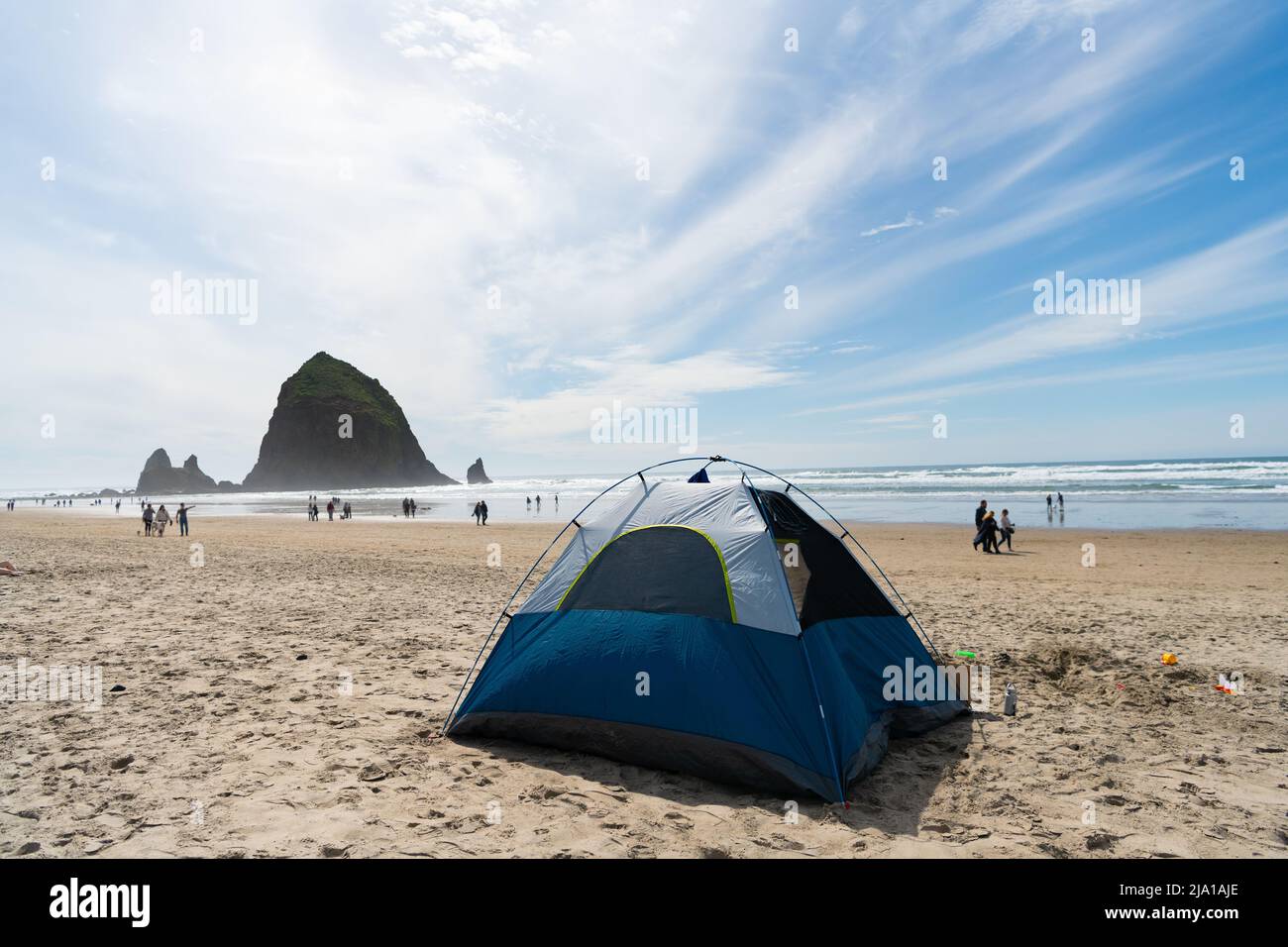 camping tent on beach of oregon haystack rock Stock Photo - Alamy