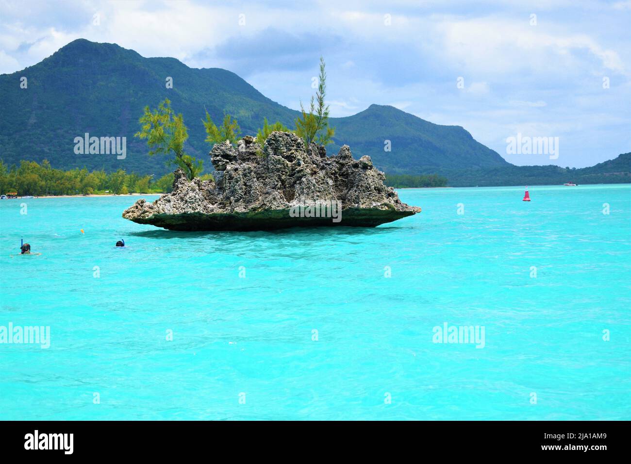 The crystal clear turquoise ocean hi-res stock photography and images ...