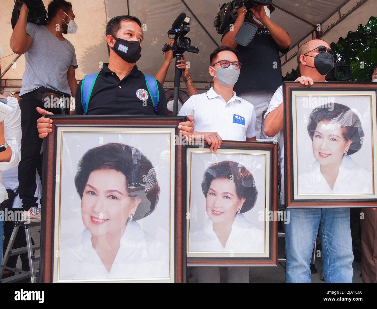 Manila, Philippines. 26th May, 2022. Fans and staff members of the late ...