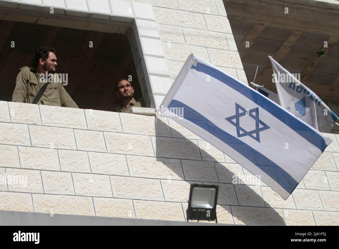 Israeli flag rising hi-res stock photography and images - Alamy
