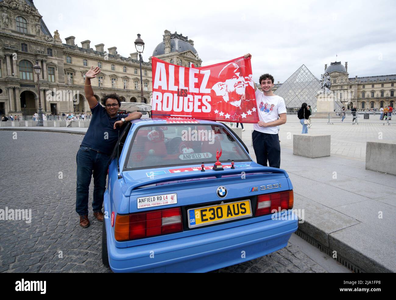 Mel Singh and Leo from Birmingham pose for photos outside The Louvre ...