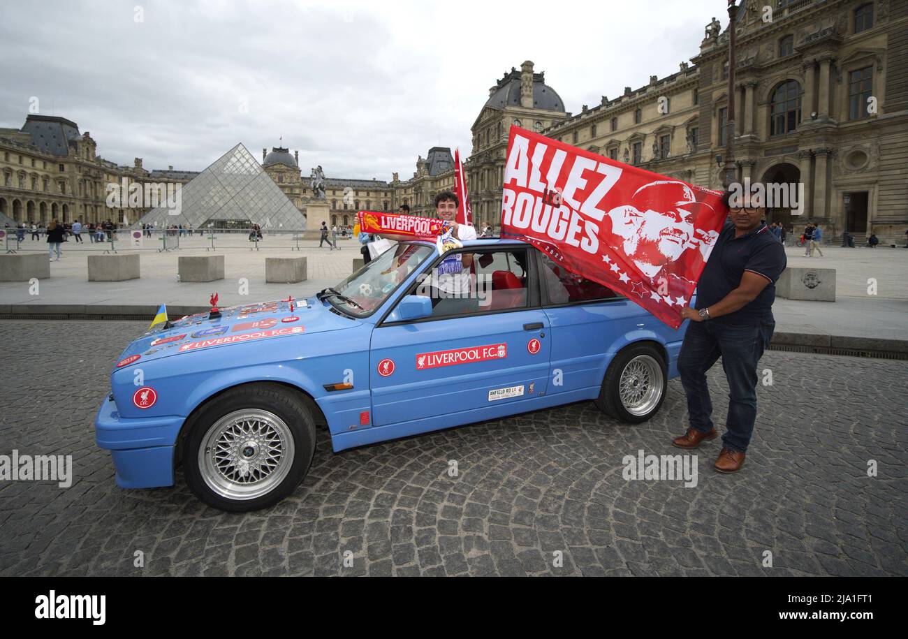 Mel Singh and Leo from Birmingham pose for photos outside The Louvre ...