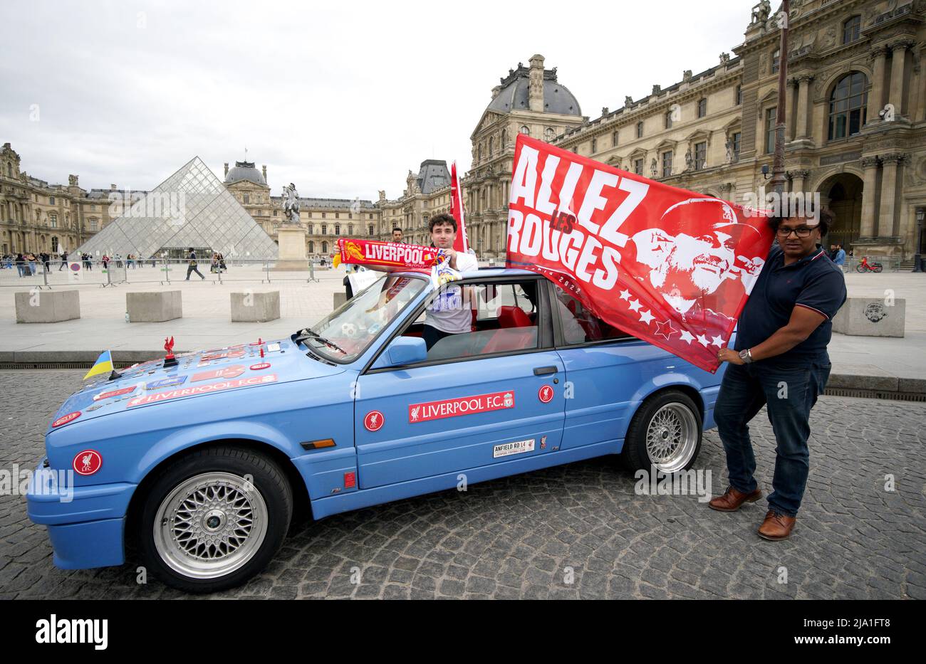 Mel Singh and Leo from Birmingham pose for photos outside The Louvre ...