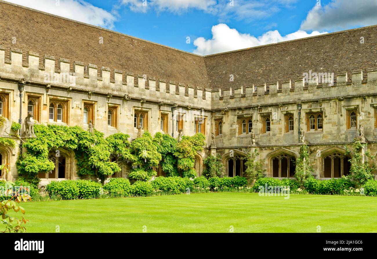 OXFORD CITY ENGLAND MAGDALEN COLLEGE CLOISTERS WITH STATUES AND ...