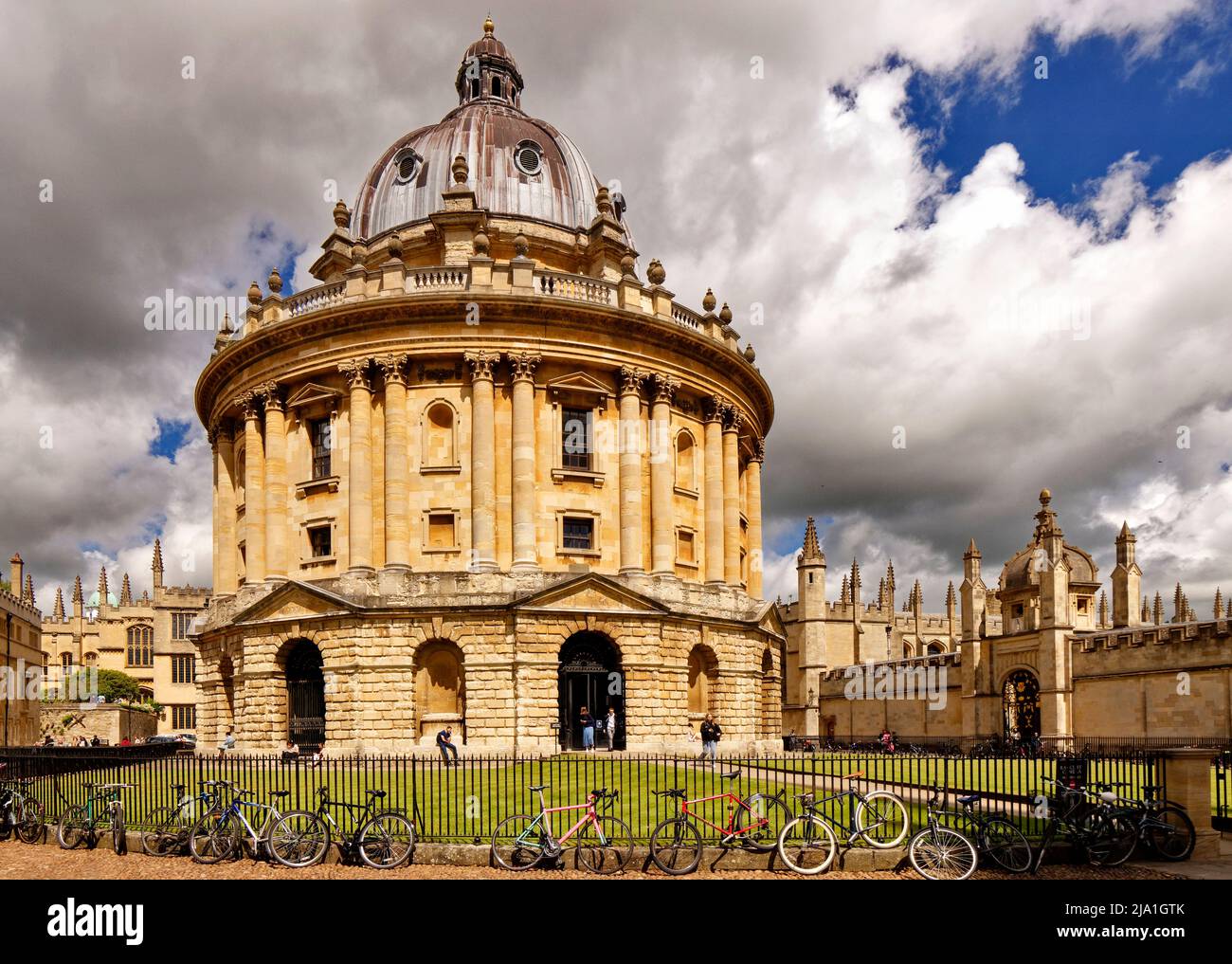 OXFORD CITY ENGLAND RADCLIFFE SQUARE AND BICYCLES ON THE FENCE AROUND ...