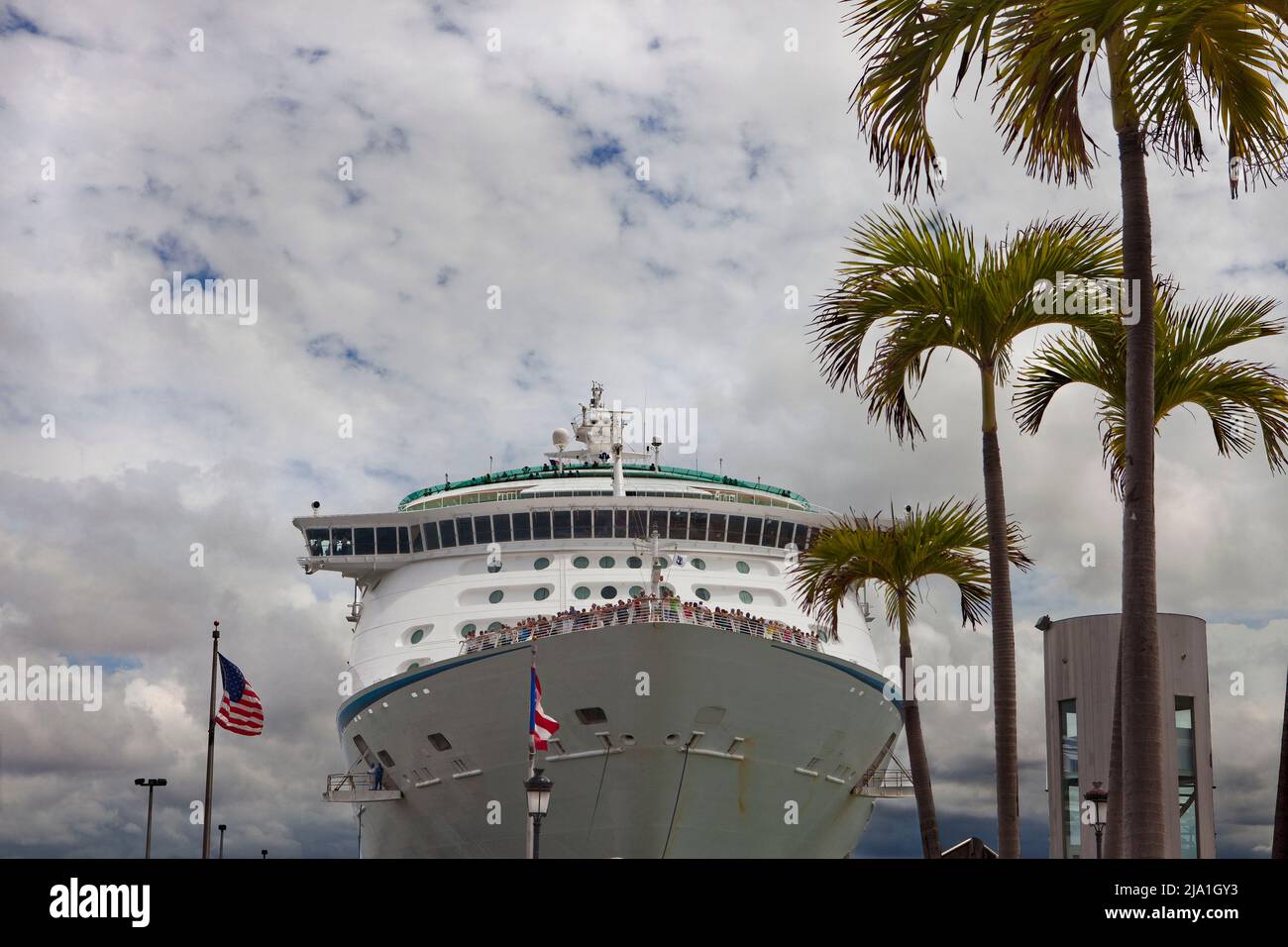 Cruise ship harbor Puerto Rico 3 H Stock Photo - Alamy