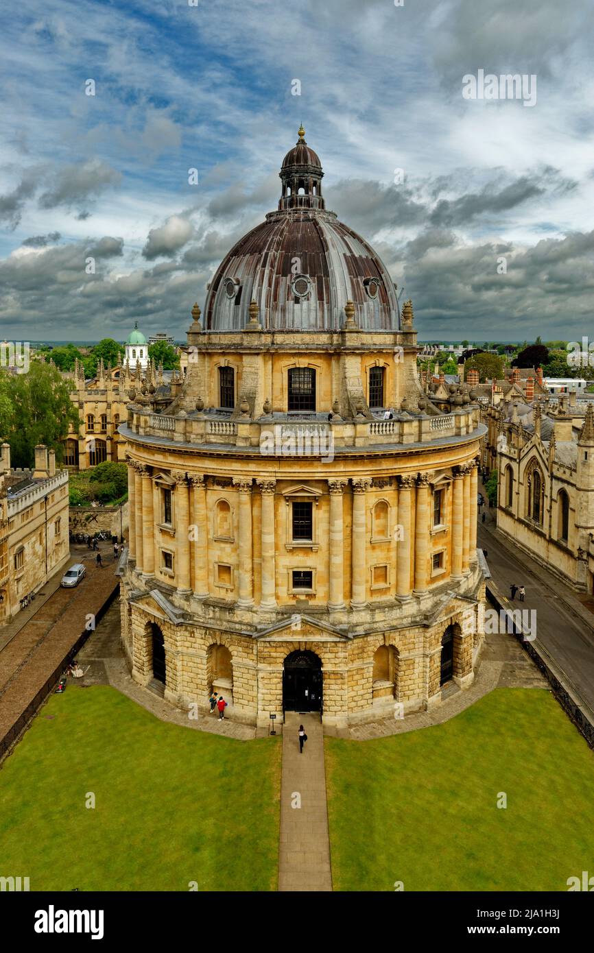 OXFORD CITY ENGLAND THE RADCLIFFE CAMERA BUILDING A PALLADIAN STYLE ...