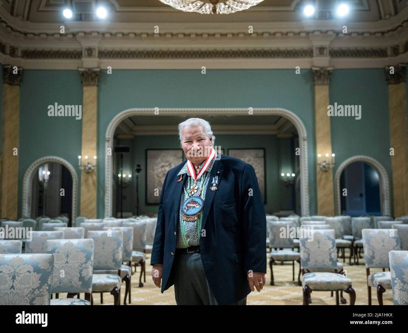 Justice Murray Sinclair, who was Manitoba‚Äôs first Indigenous judge ...