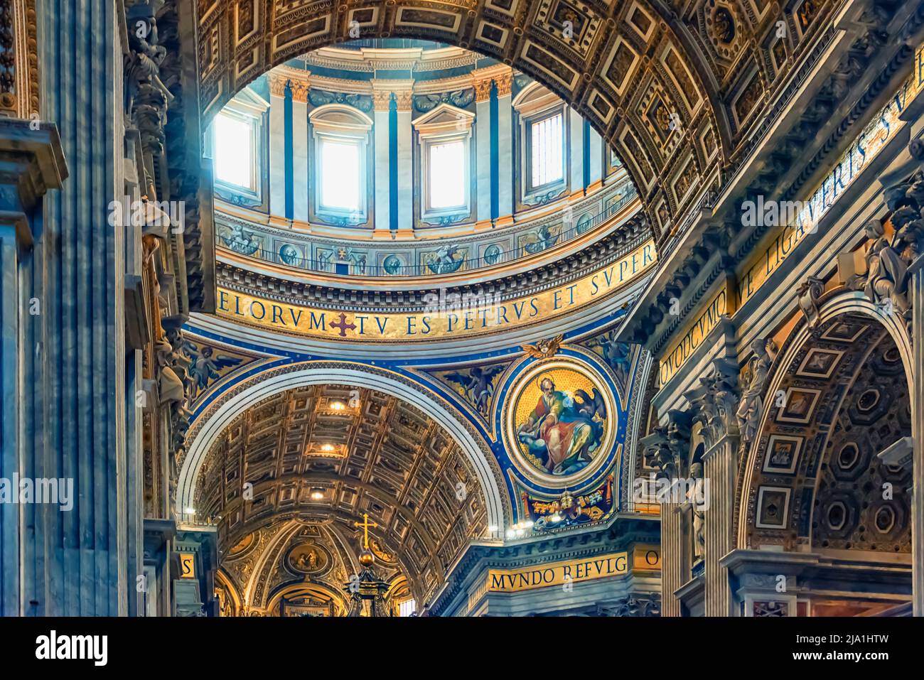 St peters basilica in the vatican hi-res stock photography and images ...
