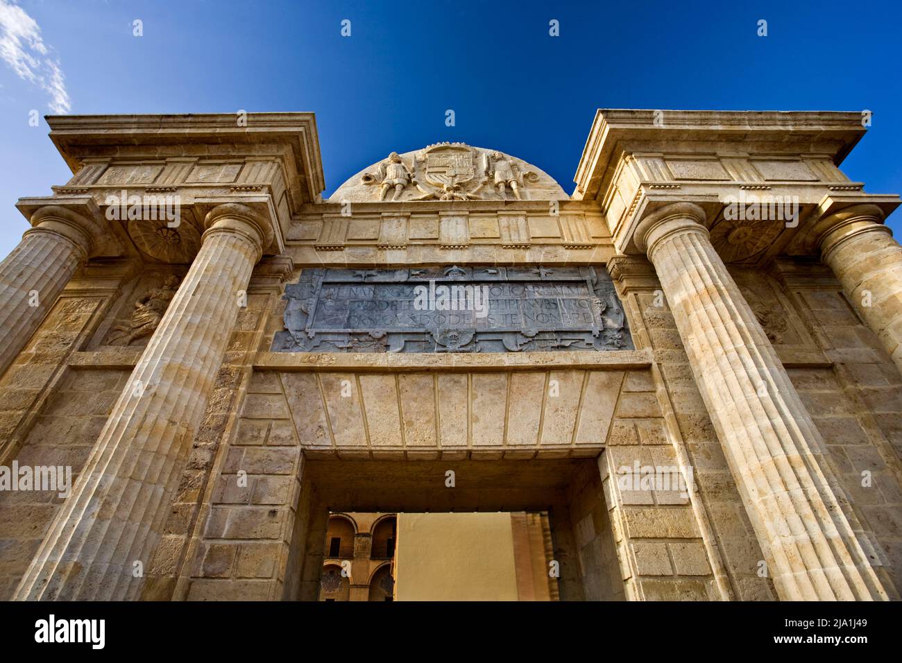 Roman colums hi-res stock photography and images - Alamy