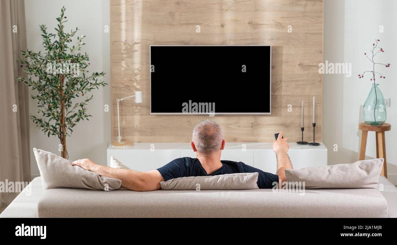 Television back view hi-res stock photography and images - Alamy