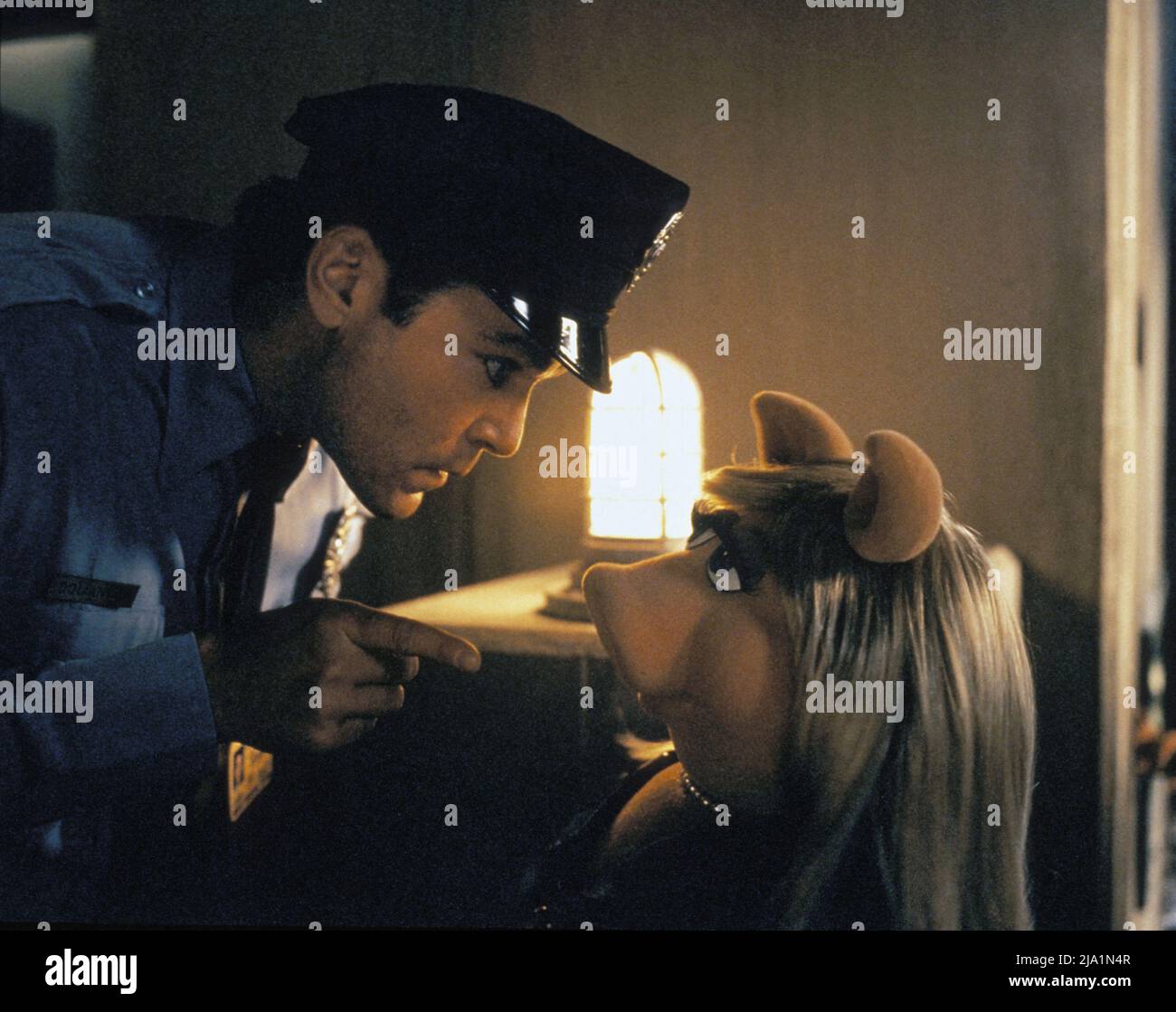 Film Still from "Muppets from Space" Ray Liotta, Miss Piggy © 1999 ...