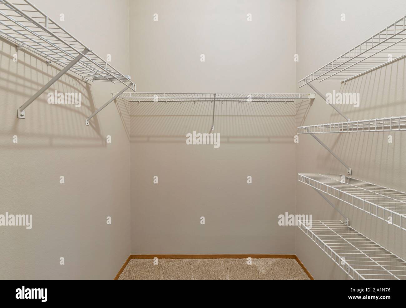 Empty closet hi-res stock photography and images - Alamy