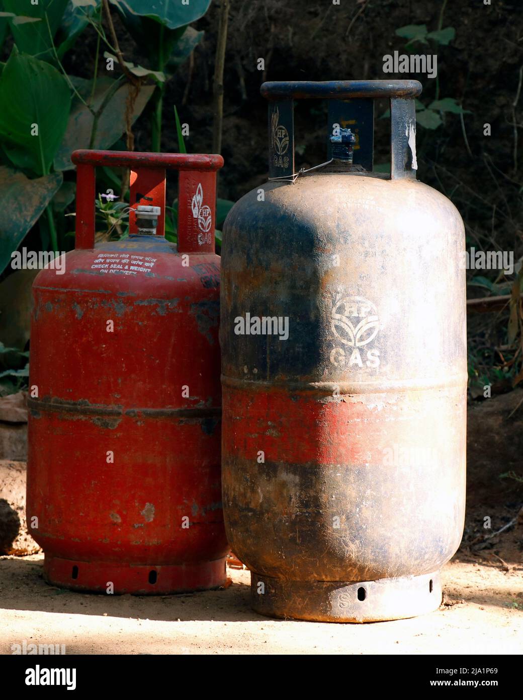 Natural gas tank india hi-res stock photography and images - Alamy