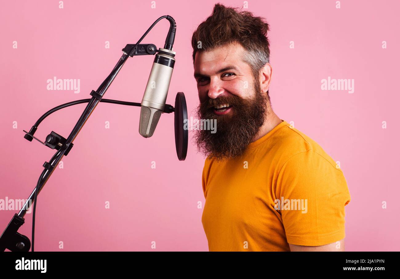 Sing microphone man hi-res stock photography and images - Alamy