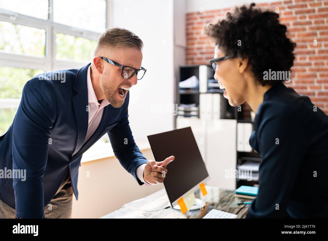 Man woman yelling at each other hi-res stock photography and images - Alamy