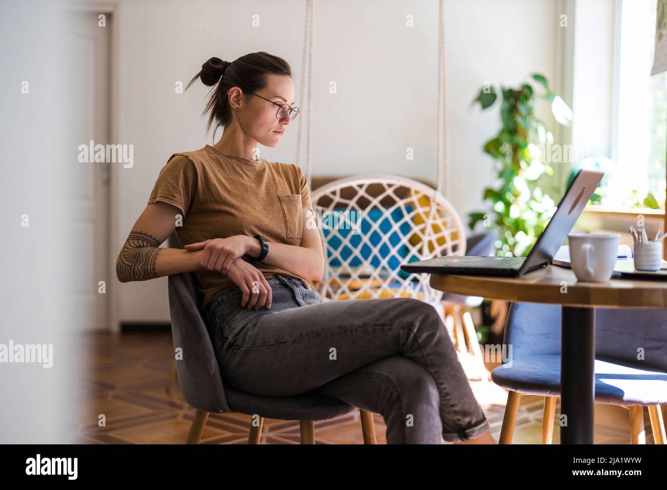 Young woman using a laptop at home Stock Photo - Alamy