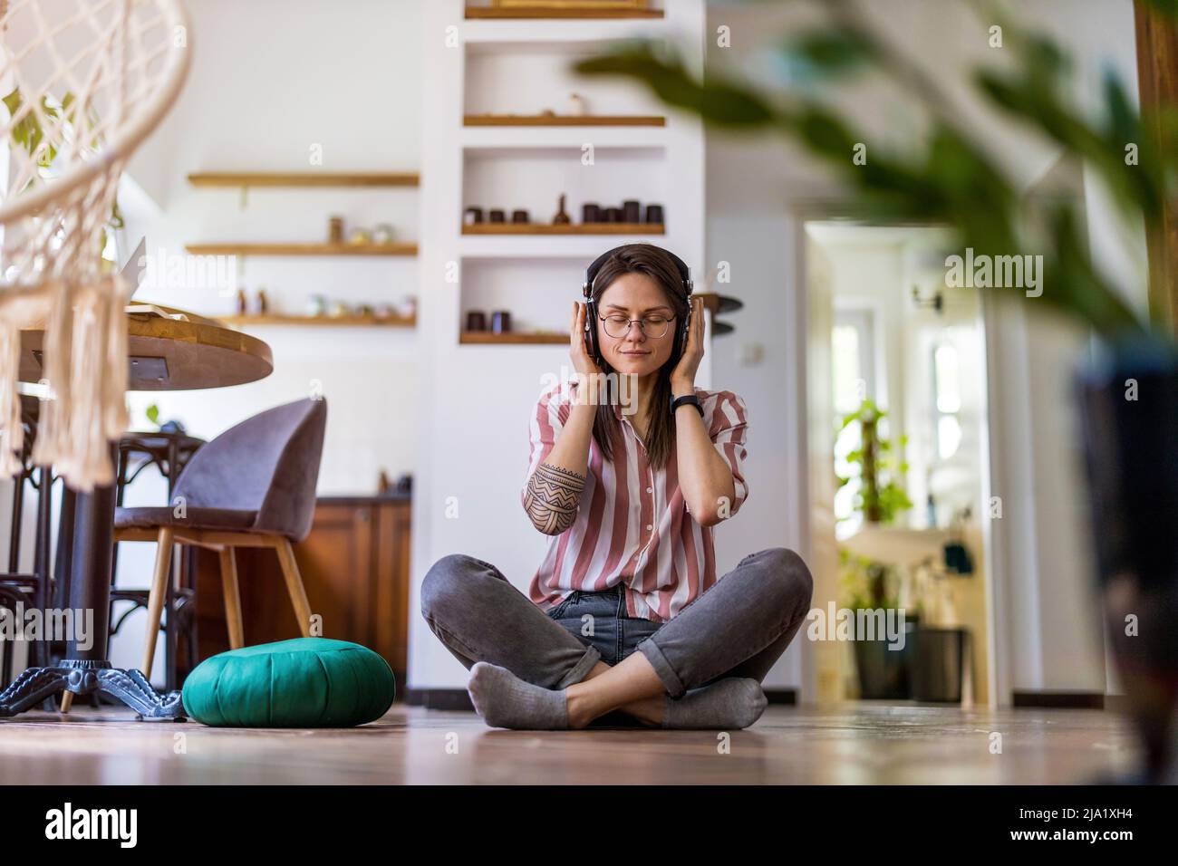 Relaxed home candid hi-res stock photography and images - Alamy