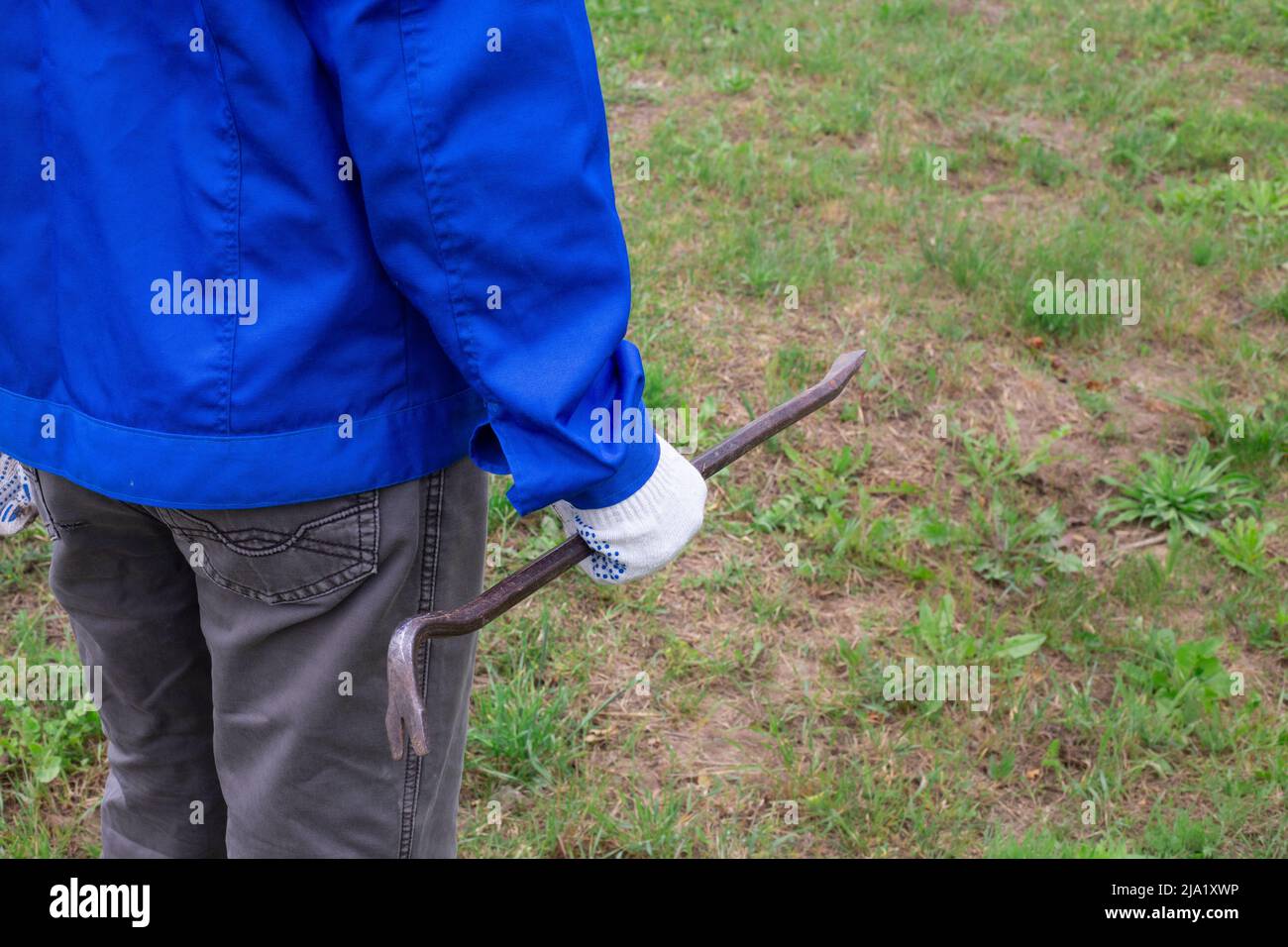 Hand with iron bar hi-res stock photography and images - Alamy