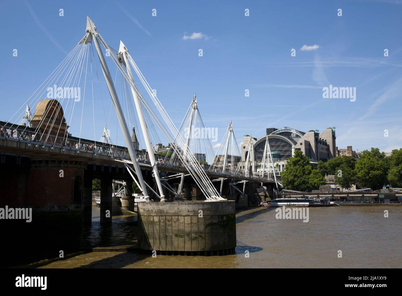 Hungerford Railway Bridge London Stock Photo - Alamy