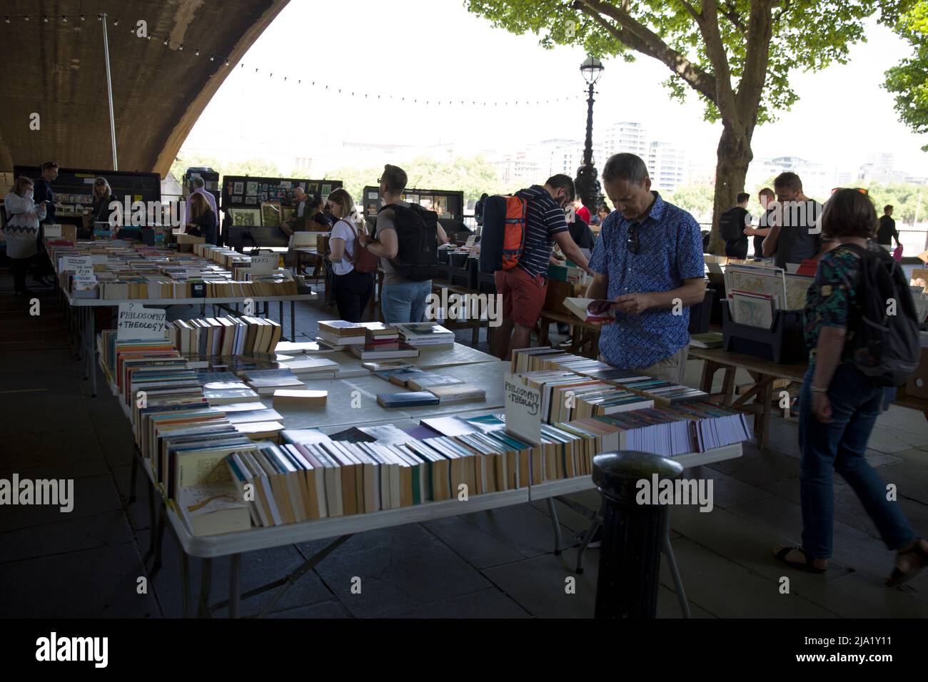Book stall books secondhand hi-res stock photography and images - Alamy