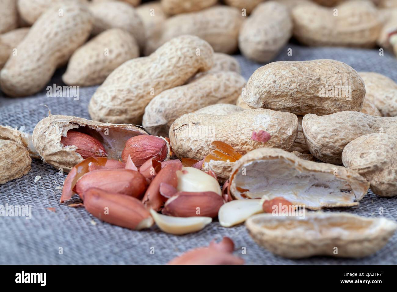 Peanuts with and without shell hi-res stock photography and images - Alamy