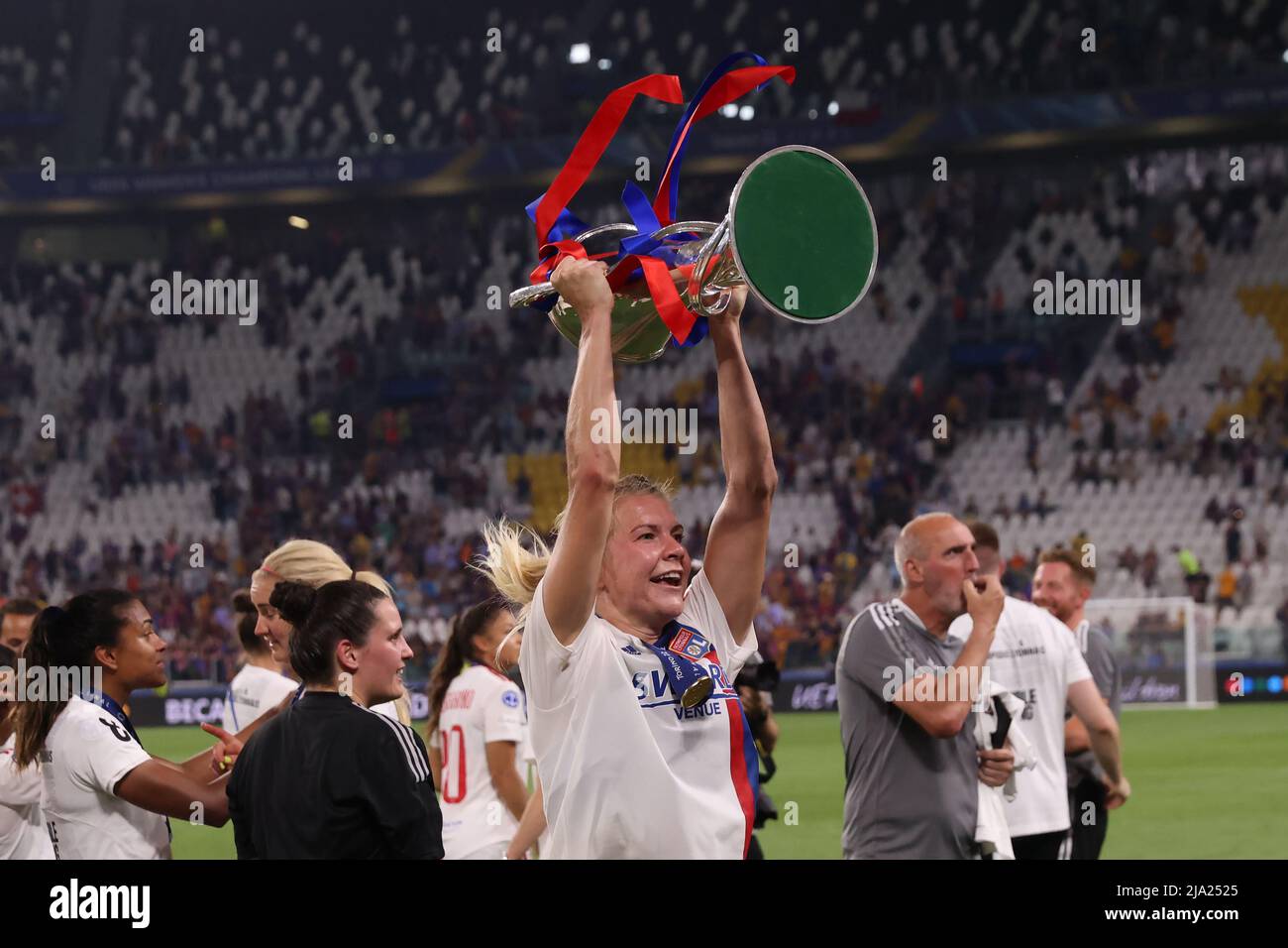 Ada hegerberg trophy hi-res stock photography and images - Alamy
